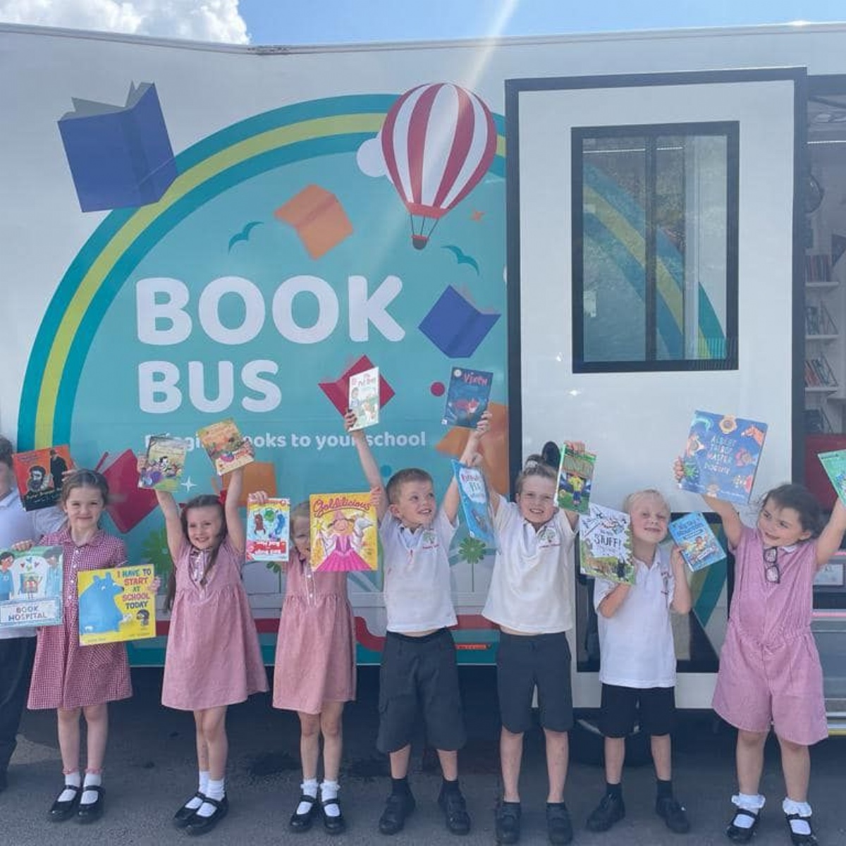 Wrightington Mossy Lea Primary School - Library Bus Visit